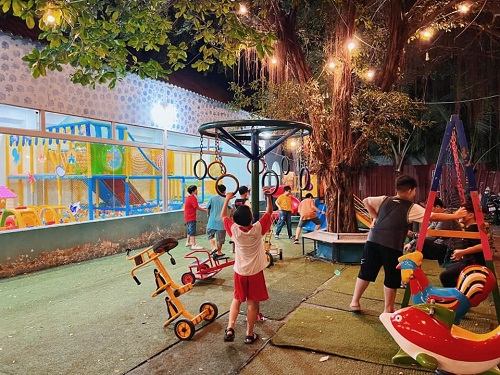 Junbaby: Quán cafe Adore kids có khu vui chơi cho bé ở Thủ Dầu Một