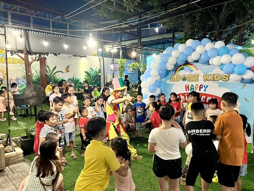 Junbaby: Quán cafe Adore kids có khu vui chơi cho bé ở Thủ Dầu Một